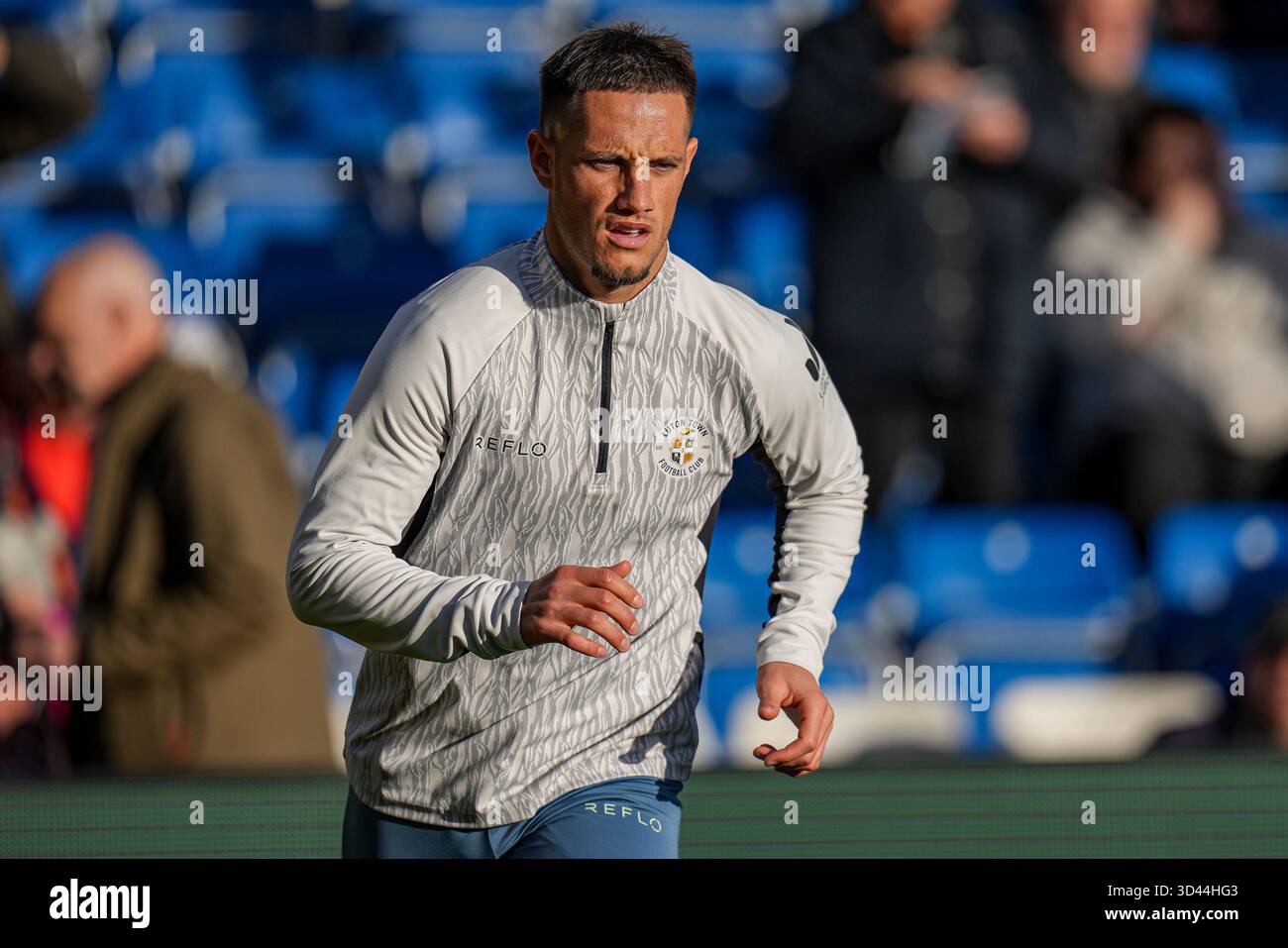 Jerry Yates (9) of Luton Town warms up ahead of the Sky Bet League 1 ...
