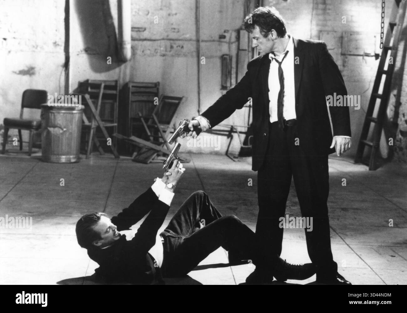 STEVE BUSCEMI and HARVEY KEITEL in a scene from RESERVOIR DOGS 1992 ...