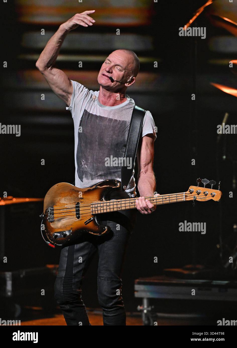 HOLLYWOOD FL - NOVEMBER 07: Sting performs during the Sting 3.0 Tour at ...