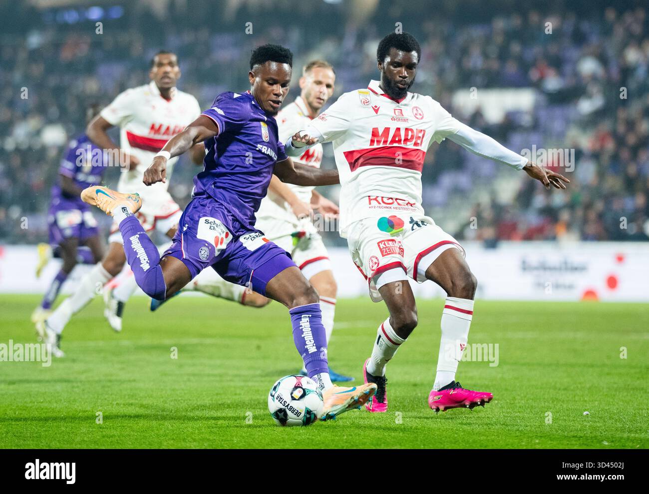 ABD0099 20251108 - WIEN - ÖSTERREICH: vlnr.: Kelvin Owusu Boateng (FK ...