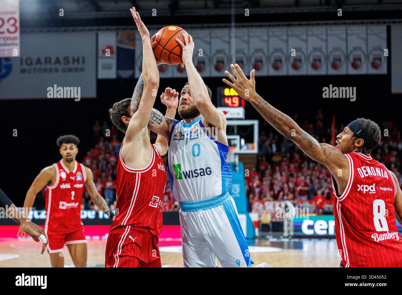 Richard Balint (BMA365 Bamberg Baskets, #11), Logan Johnson (Frankfurt ...