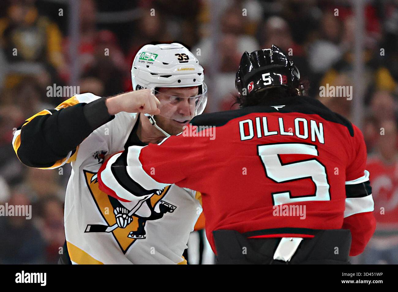 Pittsburgh Penguins right wing Anthony Mantha (39) and New Jersey ...