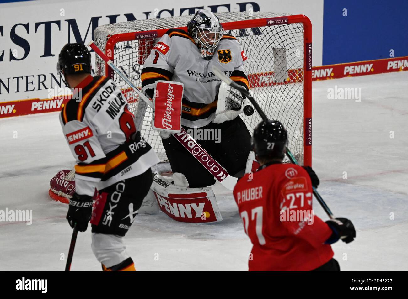 Landshut, Germany. 08th Nov, 2025. Ice hockey: Germany Cup, Germany ...