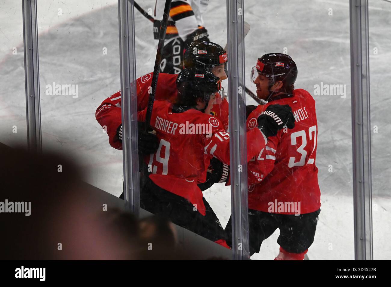 08 November 2025, Bavaria, Landshut: Ice hockey: Germany Cup, Germany ...