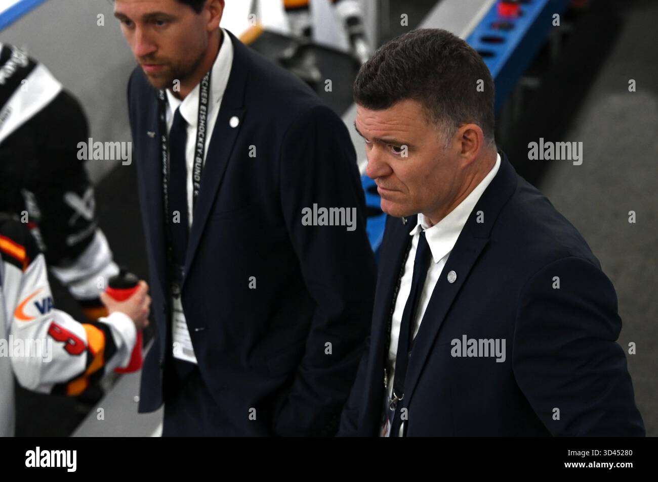 08 November 2025, Bavaria, Landshut: Ice hockey, women: Germany Cup ...