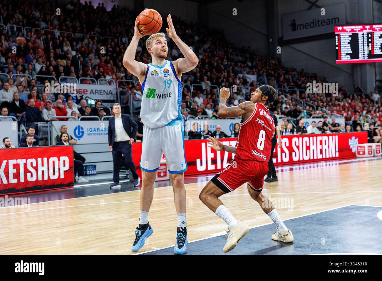 Till Pape (Frankfurt Skyliners, #19), Demarcus Demonia (BMA365 Bamberg ...