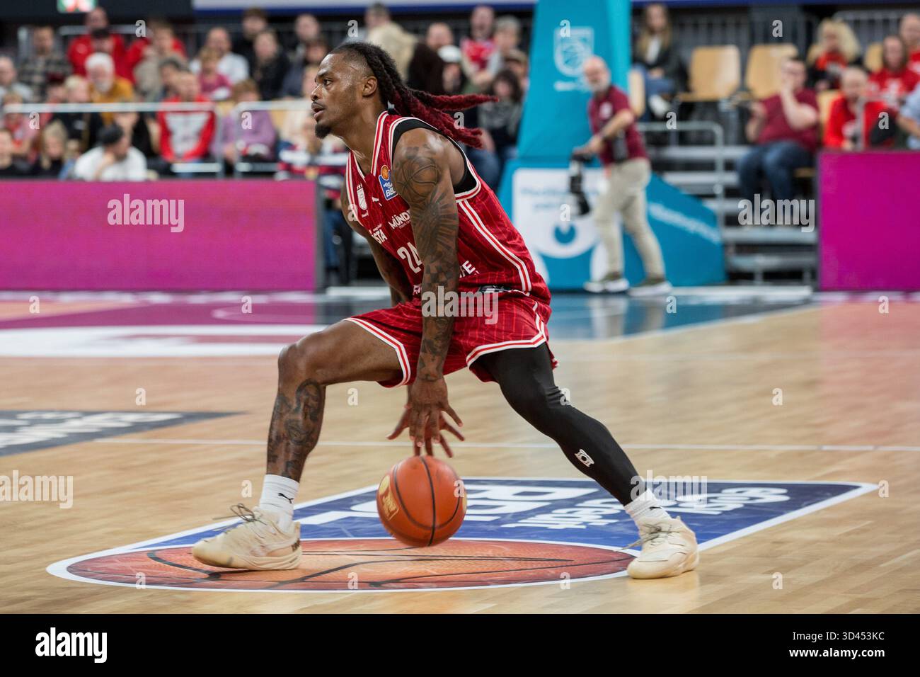 Bamberg, Deutschland 08. November 2025: 1.BBL - 2025/2026 - BMA365 Bamberg Baskets vs. Skyliners ...