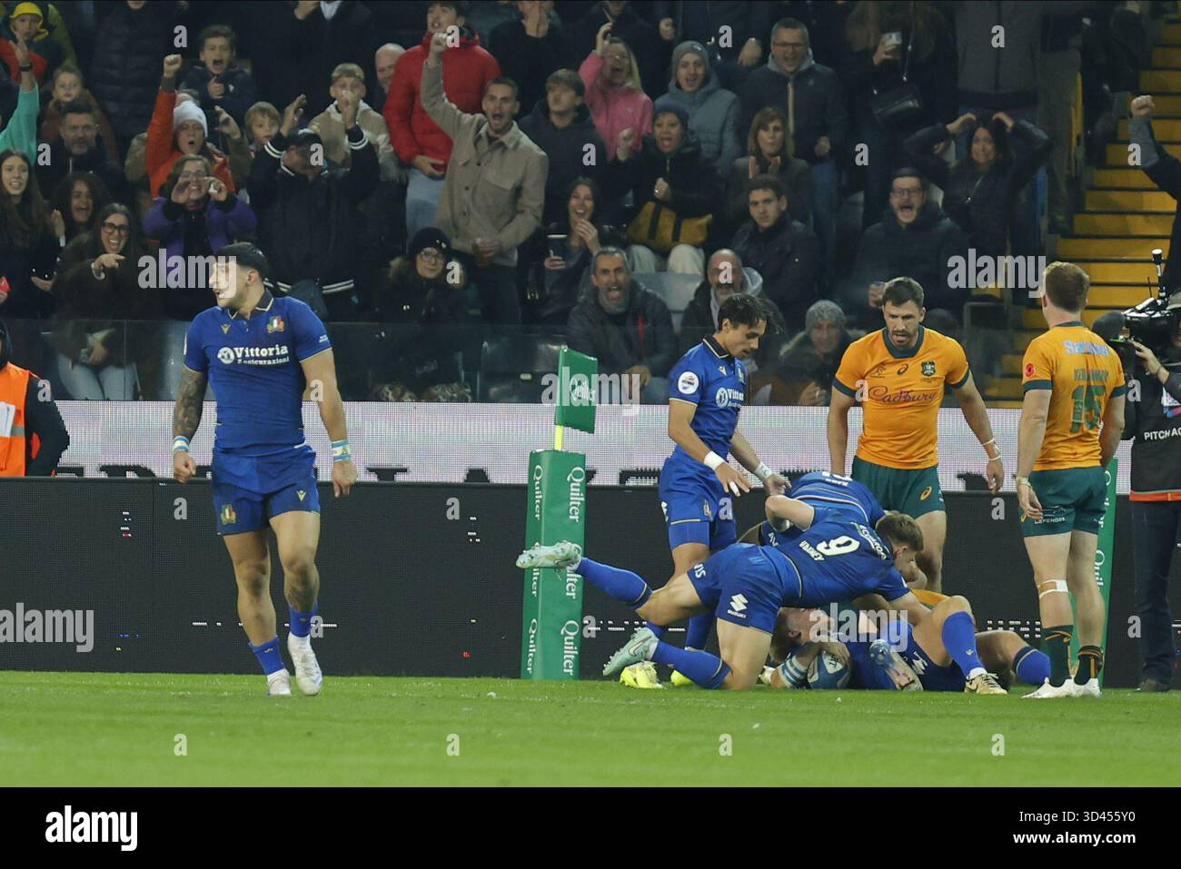 Italia's LOUIS LYNAGH during the Quilter Nations Series match between ...