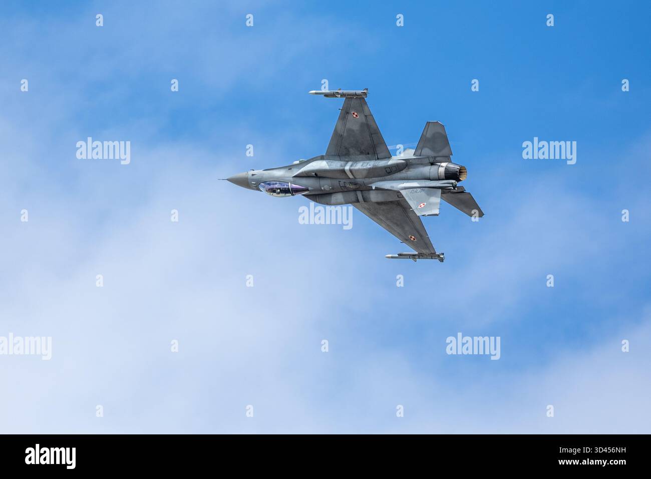 Polish Air Force - General Dynamics F-16 Fighting Falcon, airborne at ...