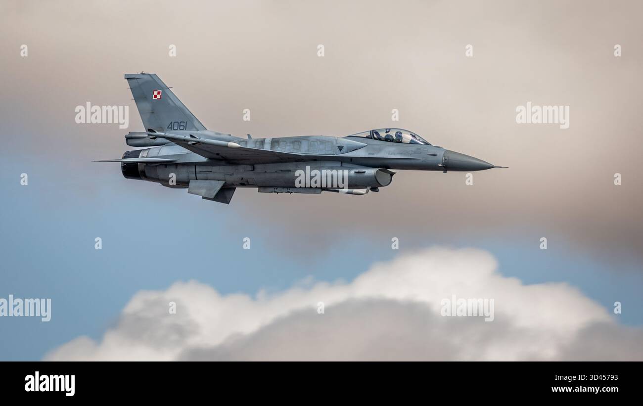 Polish Air Force - General Dynamics F-16 Fighting Falcon, airborne at ...