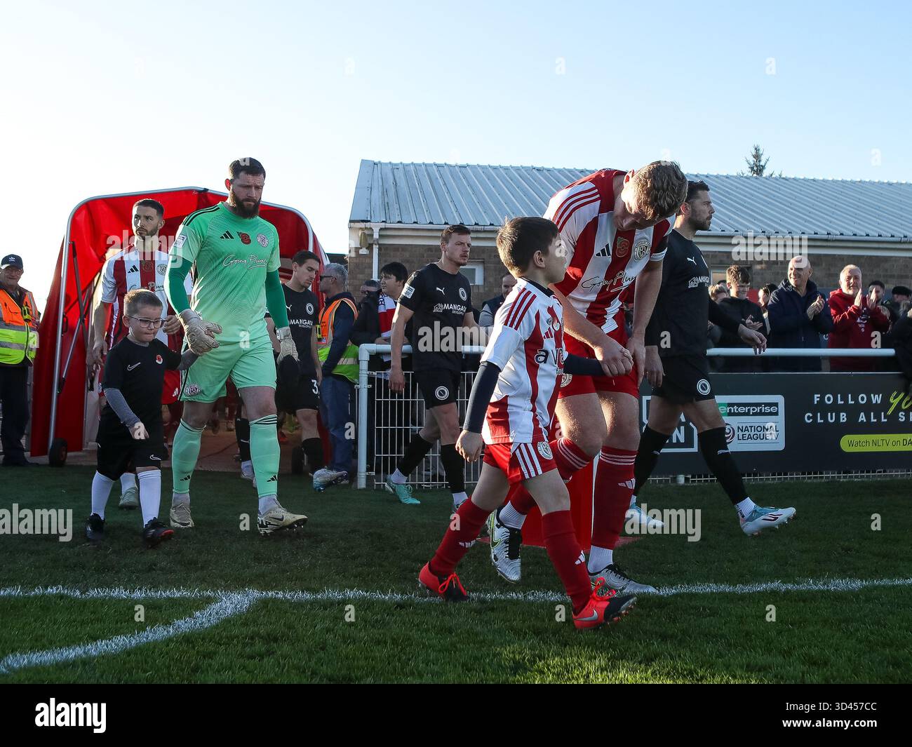 BRACKLEY, ENGLAND - NOVEMBER 8: Gareth Dean of Brackley Town walks out ...