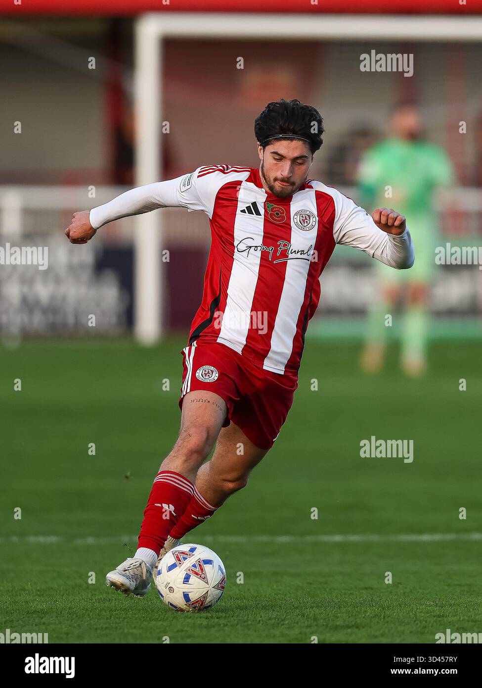 BRACKLEY, ENGLAND - NOVEMBER 8: Scott Pollock of Brackley Town dribbles ...