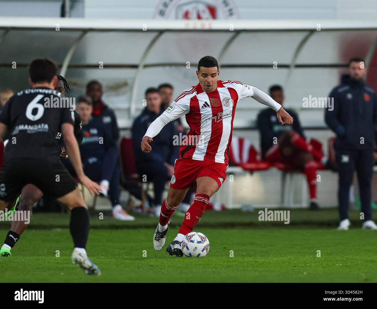 BRACKLEY, ENGLAND - NOVEMBER 8: Tyler Lyttle of Brackley Town dribbles ...