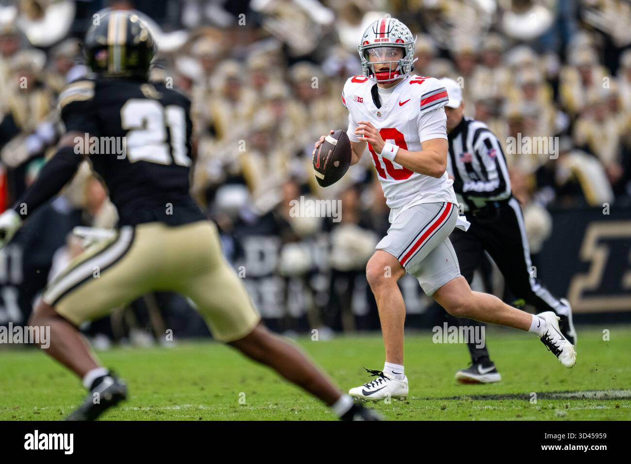 Ohio State quarterback Julian Sayin (10) looks up field for a receiver ...