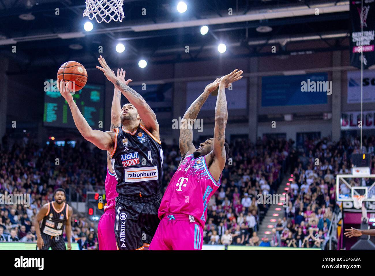Christopher Ledlum (Ratiopharm Ulm, #04) vs Jeff Garrett Jr. (Telekom ...