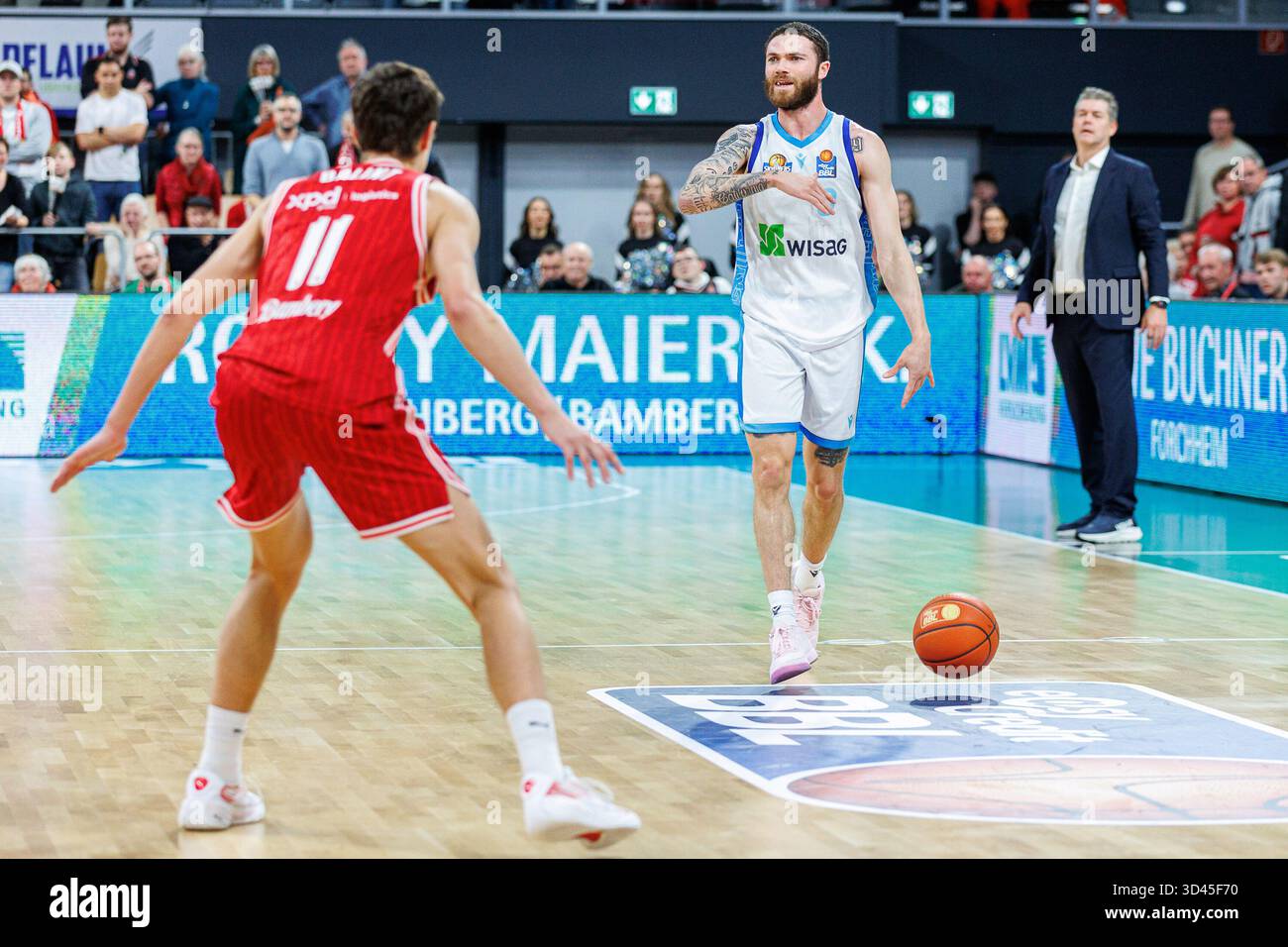 Richard Balint (BMA365 Bamberg Baskets, #11), Logan Johnson (Frankfurt ...