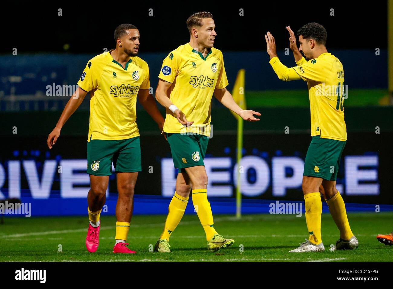 SITTARD, NETHERLANDS - NOVEMBER 8: Paul Gladon of Fortuna Sittard ...