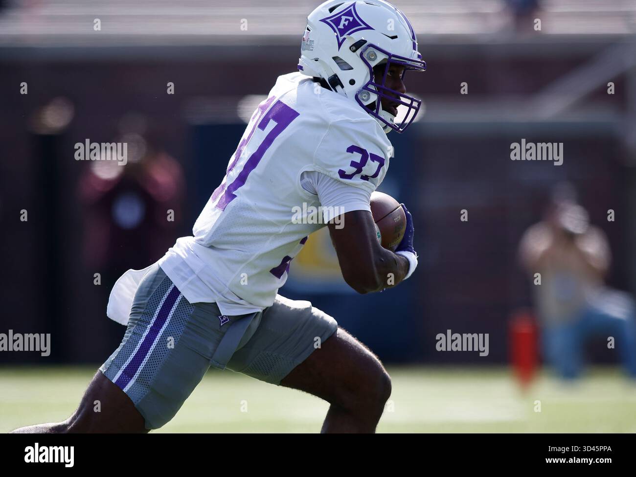 CHATTANOOGA, TN - NOVEMBER 08: Furman Paladins cornerback Caleb ...