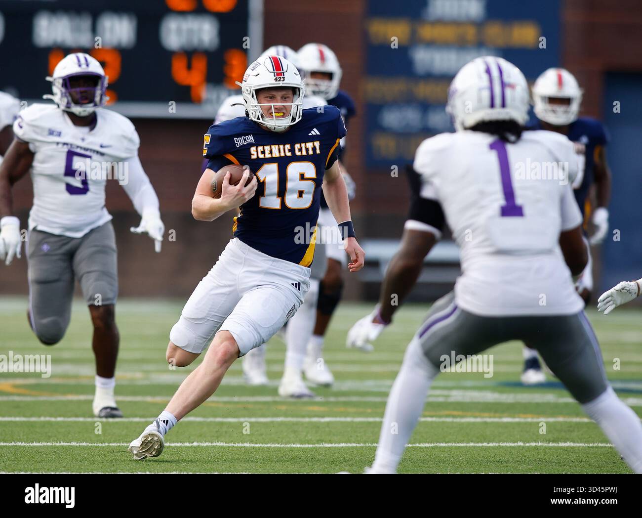 CHATTANOOGA, TN - NOVEMBER 08: Chattanooga Mocs quarterback Battle ...