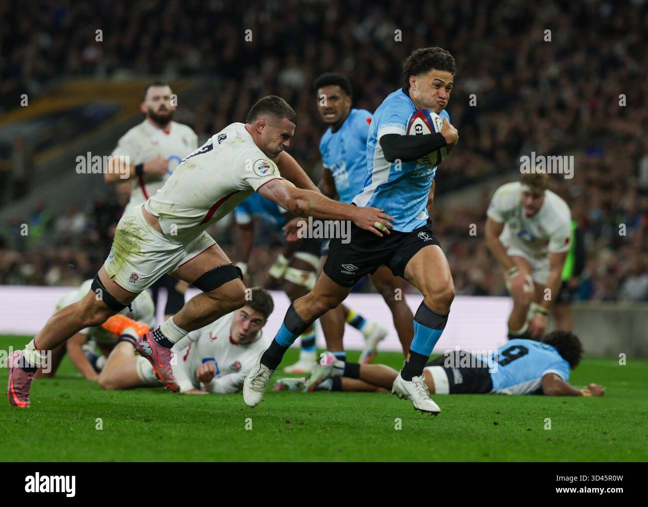London, UK. 8th November 2025. Caleb Muntz (Fiji) with the ball as Ben ...