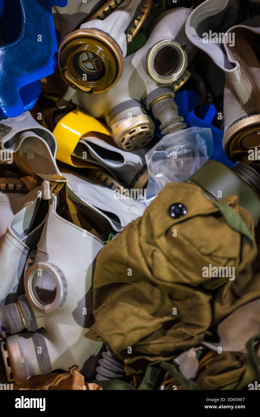 Red gas masks hi-res stock photography and images - Alamy