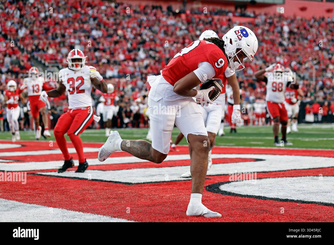 Rutgers wide receiver Ian Strong (9) scores his second touchdown of the ...