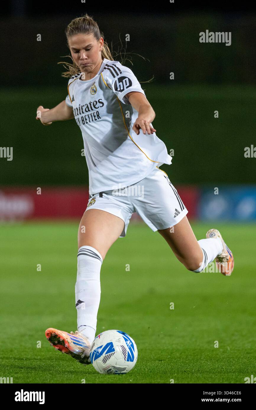 November 9, 2025, Madrid, Madrid, Spain: BELLA ASTRID ANDERSSON of Real Madrid Femenino CF pases ...