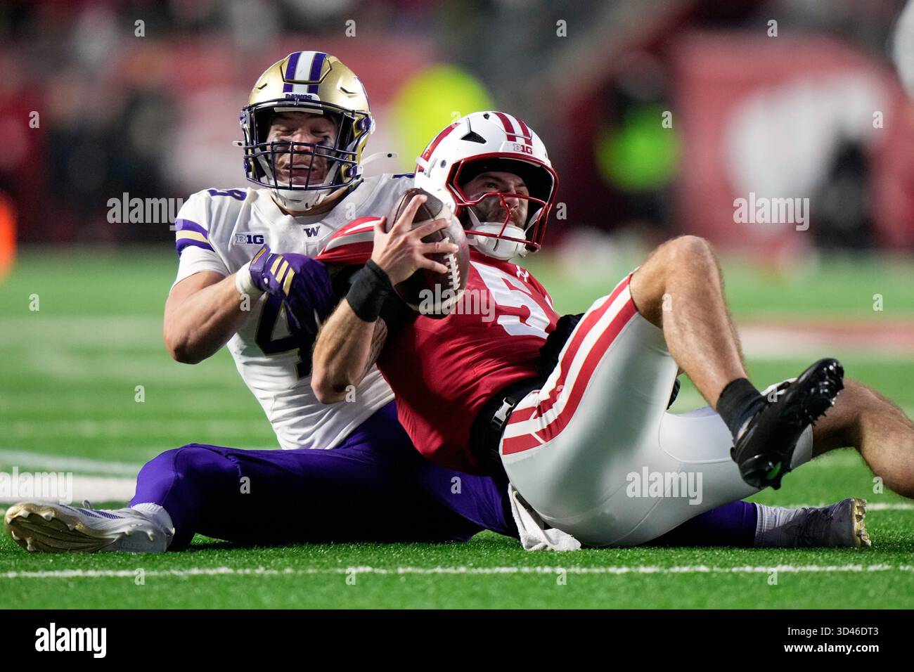 Washington's Jacob Lane sacks Wisconsin's Carter Smith during the first ...