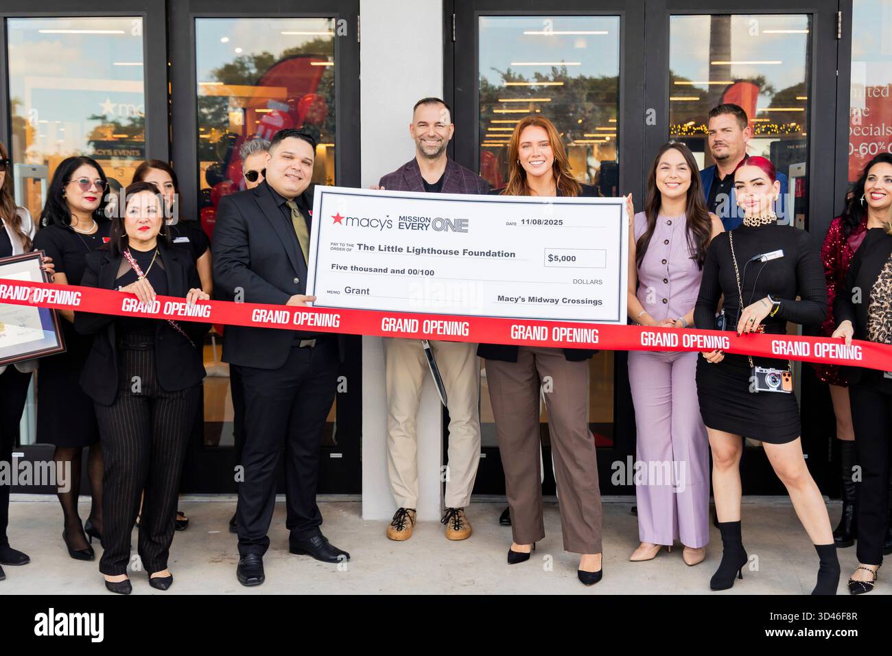 IMAGE DISTRIBUTED FOR MACY'S - Luis Arrivillaga, store manager; Thomas ...