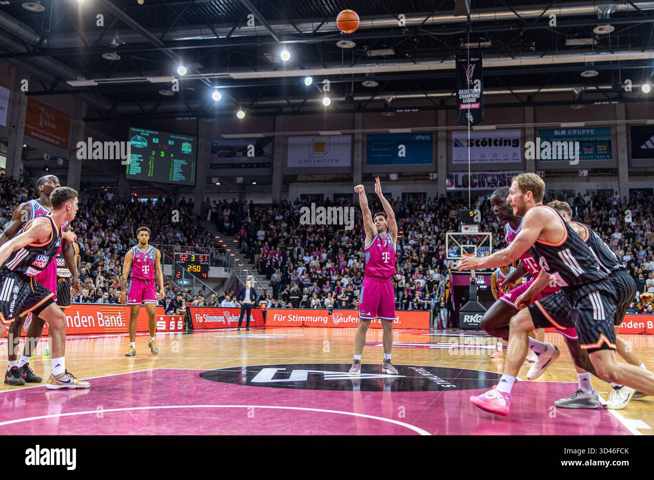 Grayson Murphy (Telekom Baskets Bonn, #07) during free throw, Christian ...
