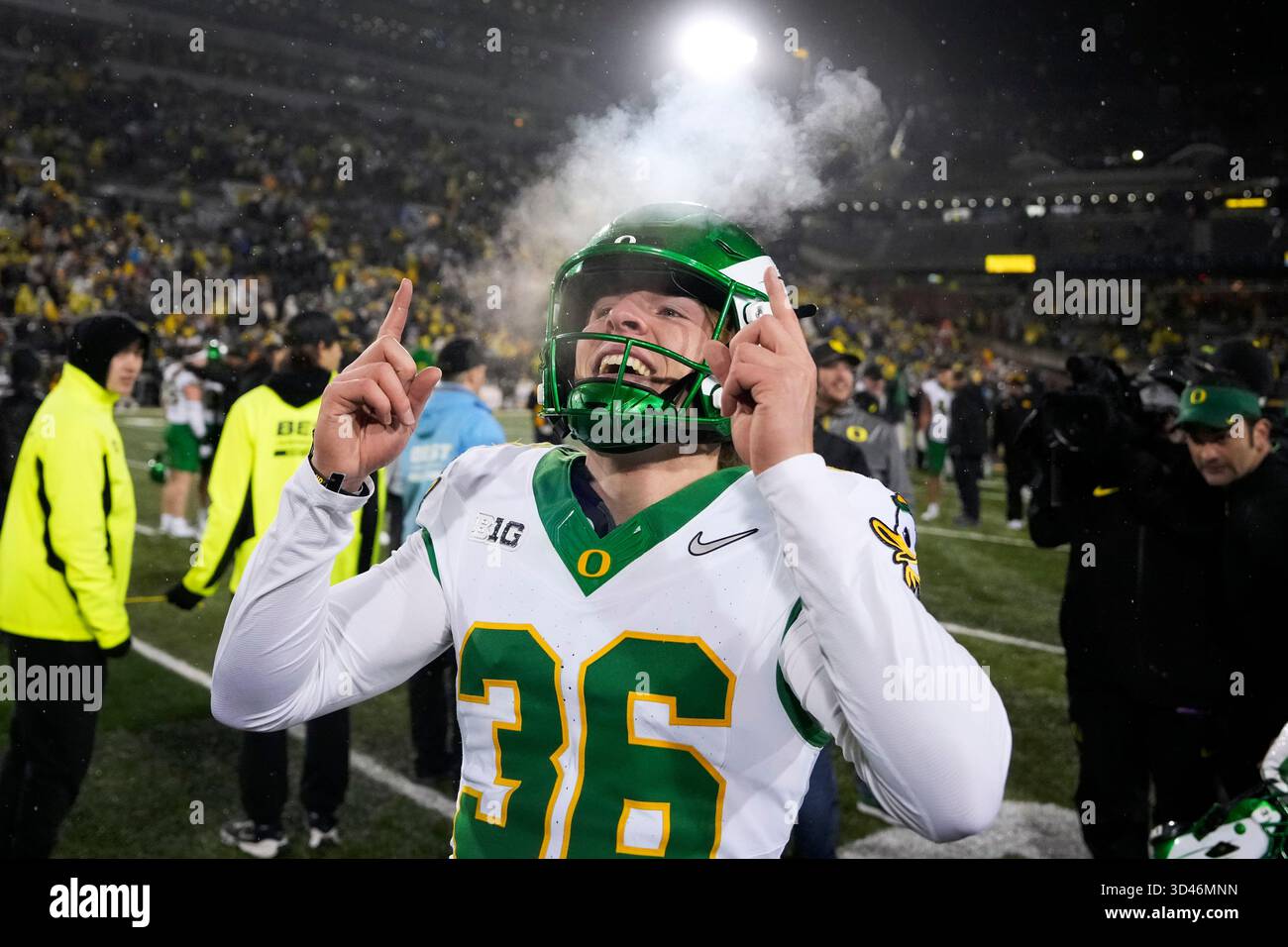 Oregon kicker Atticus Sappington celebrates after an NCAA college ...