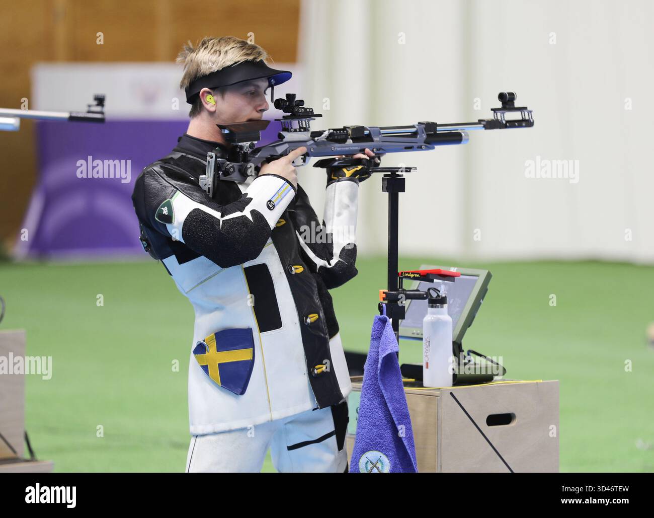 (251109) -- CAIRO, Nov. 9, 2025 (Xinhua) -- Victor Lindgren of Sweden ...