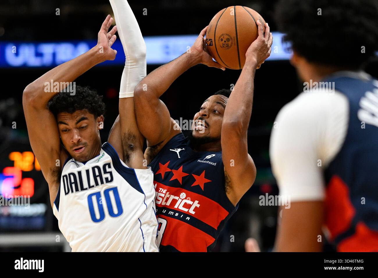 Dallas Mavericks guard Max Christie (00) fouls Washington Wizards guard ...