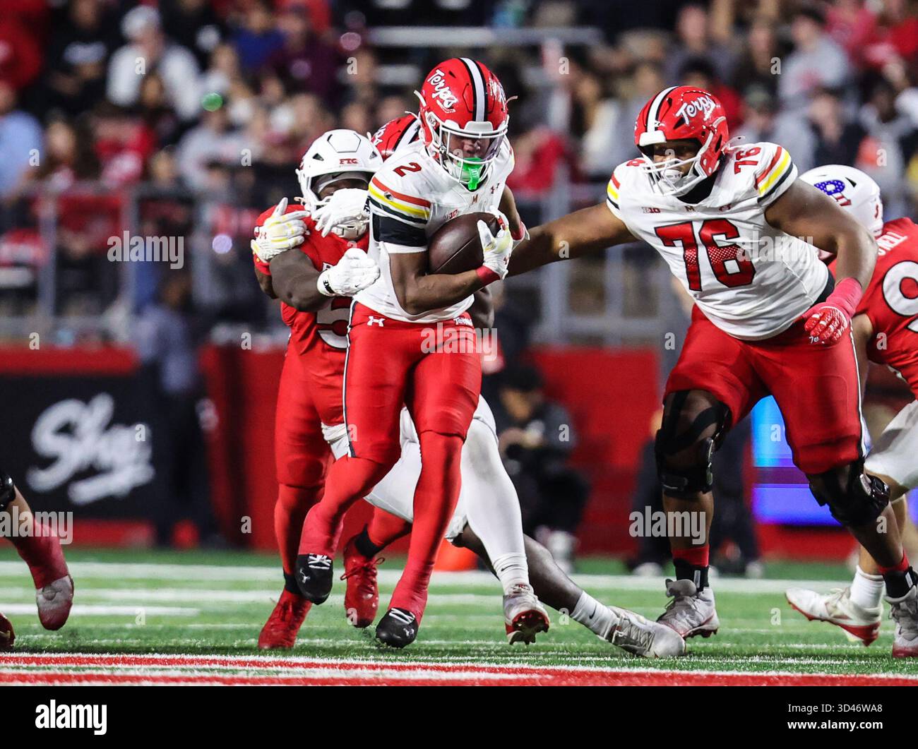 November 08, 2025: Maryland Terrapins running back Nolan Ray (2) finds ...