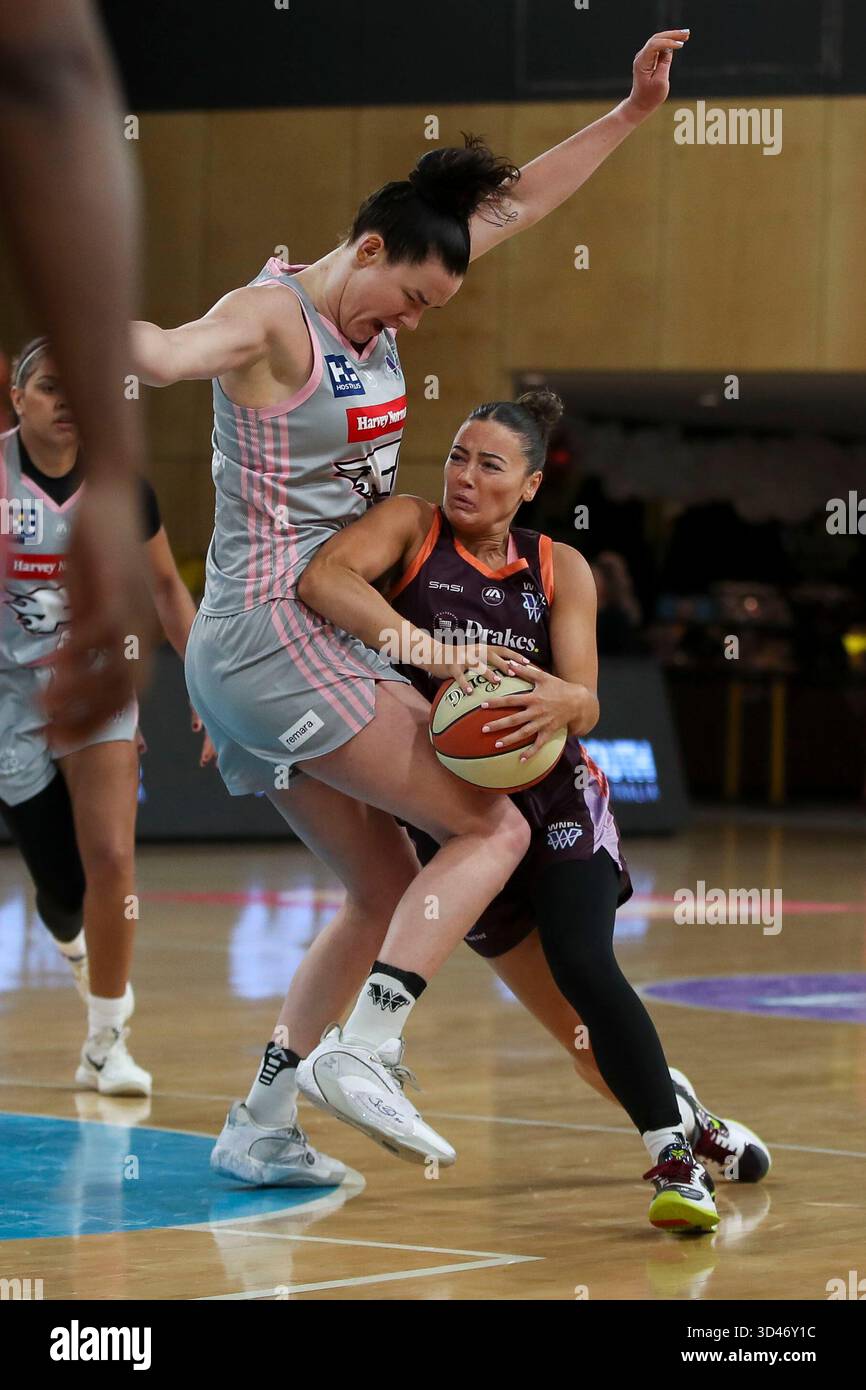 Dallas Loughridge of the Lightning challenged by Laura McSpadden of the ...