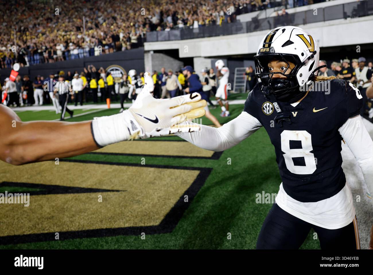 NASHVILLE, TN - NOVEMBER 08: Vanderbilt Commodores safety CJ Heard #8 ...