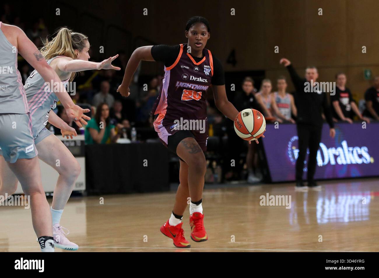 Sania Feagin of the Lightning and Keely Froling of the Flames during ...