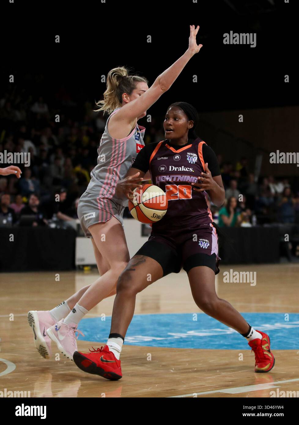 Sania Feagin of the Lightning and Keely Froling of the Flames during ...