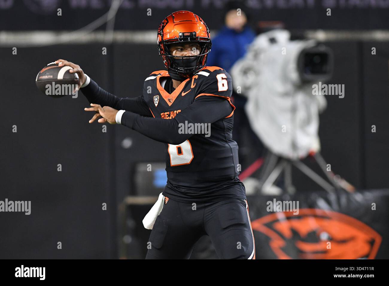 CORVALLIS, OR - NOVEMBER 08: Oregon State Beavers quarterback Maalik ...