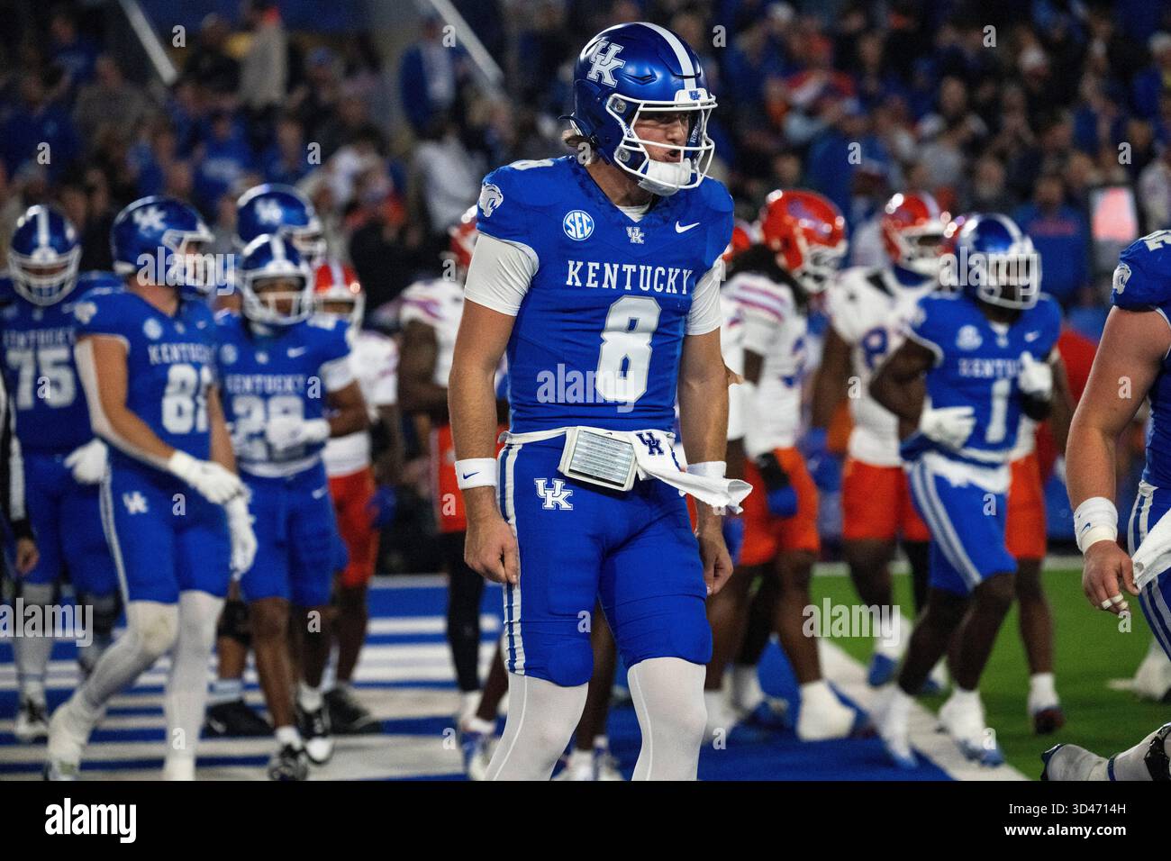 Kentucky quarterback Cutter Boley (8) celebrates after scoring a ...