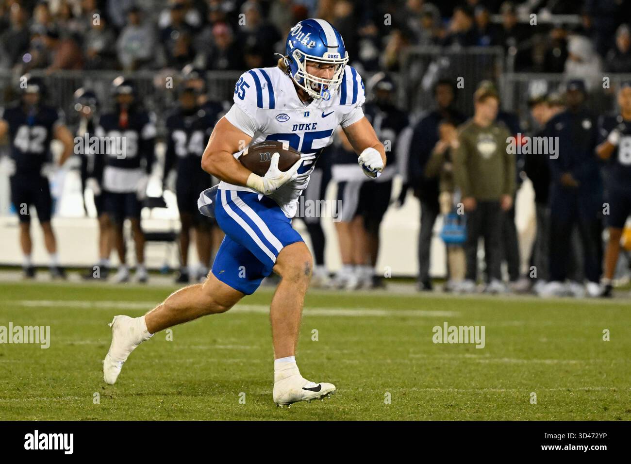 Duke tight end Jeremiah Hasley (85) runs with the ball during the ...