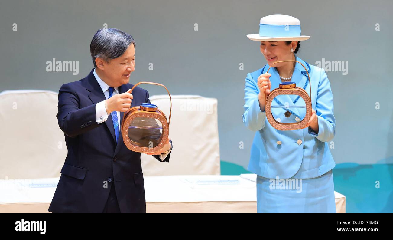 Japanese Emperor Naruhito and Empress Masako watch small aquariums ...