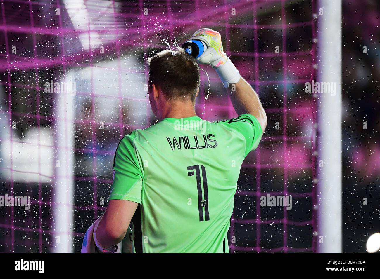 Nashville SC Goalkeeper Joe Willis (1) splashes water on his head prior ...