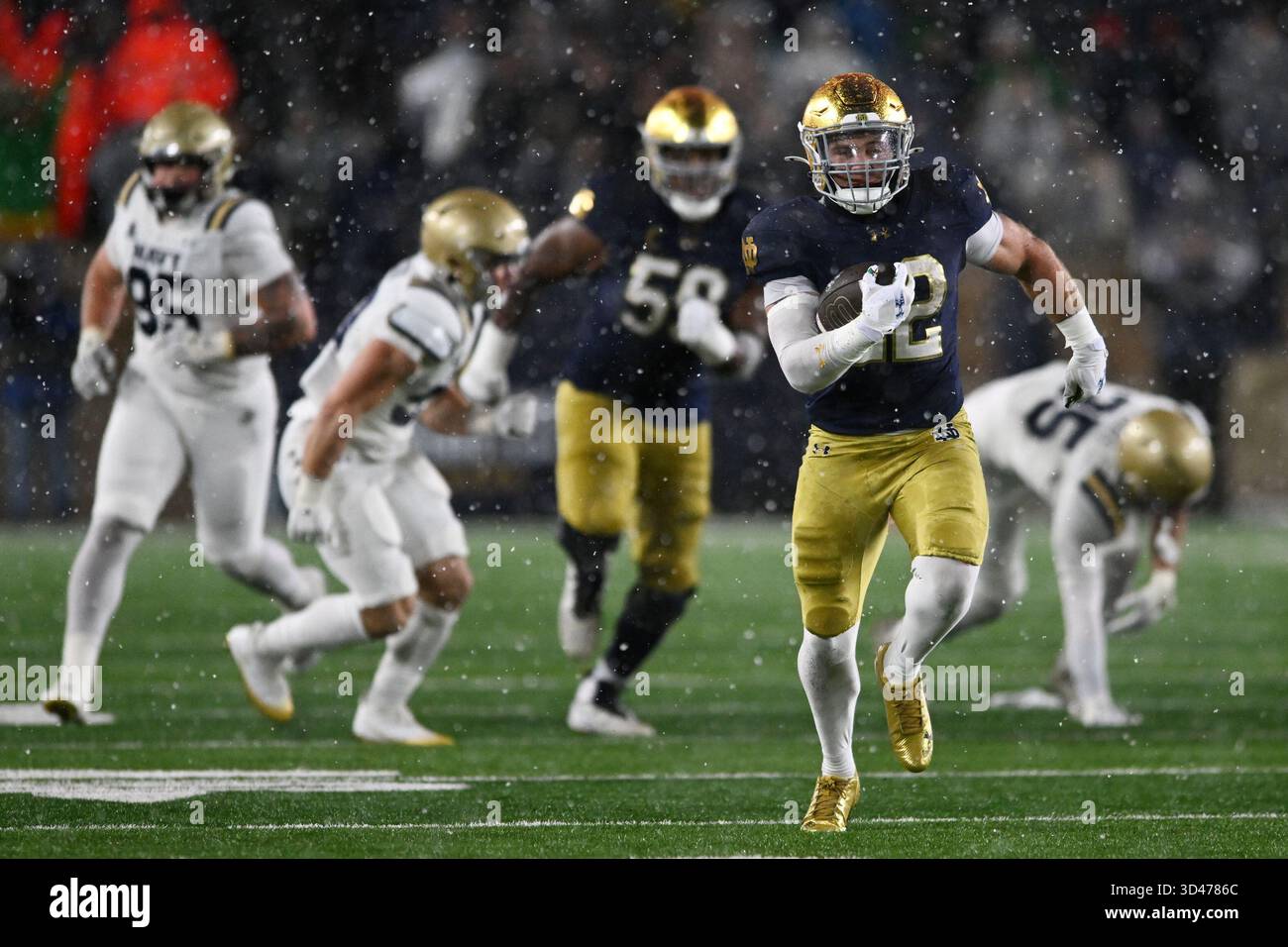 Notre Dame running back Aneyas Williams (22) rushes for a touchdown during the fourth quarter of ...