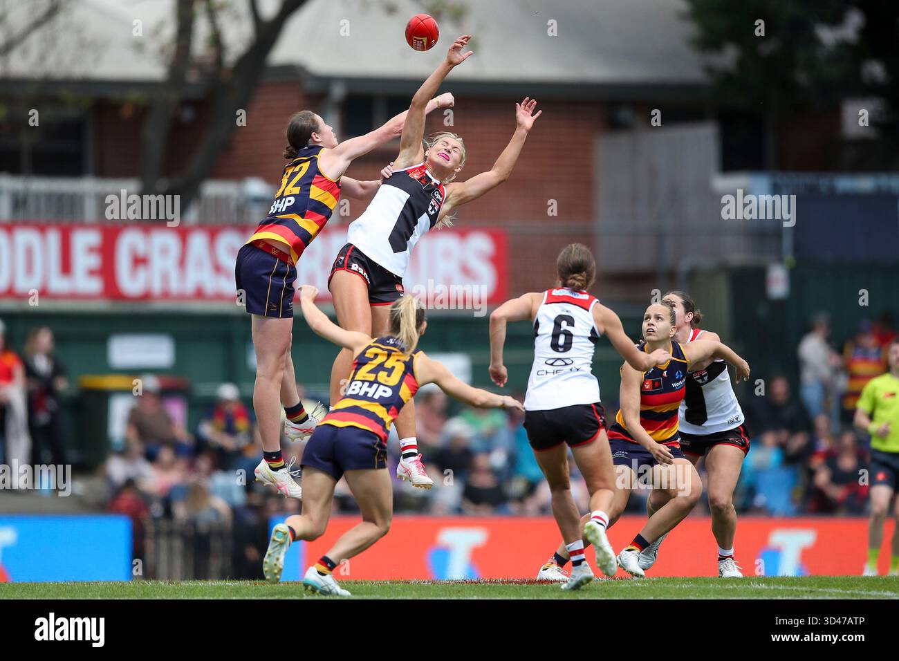 Jessica Allan of the Crows and Zoe Besanko of the Saints compete in a ...