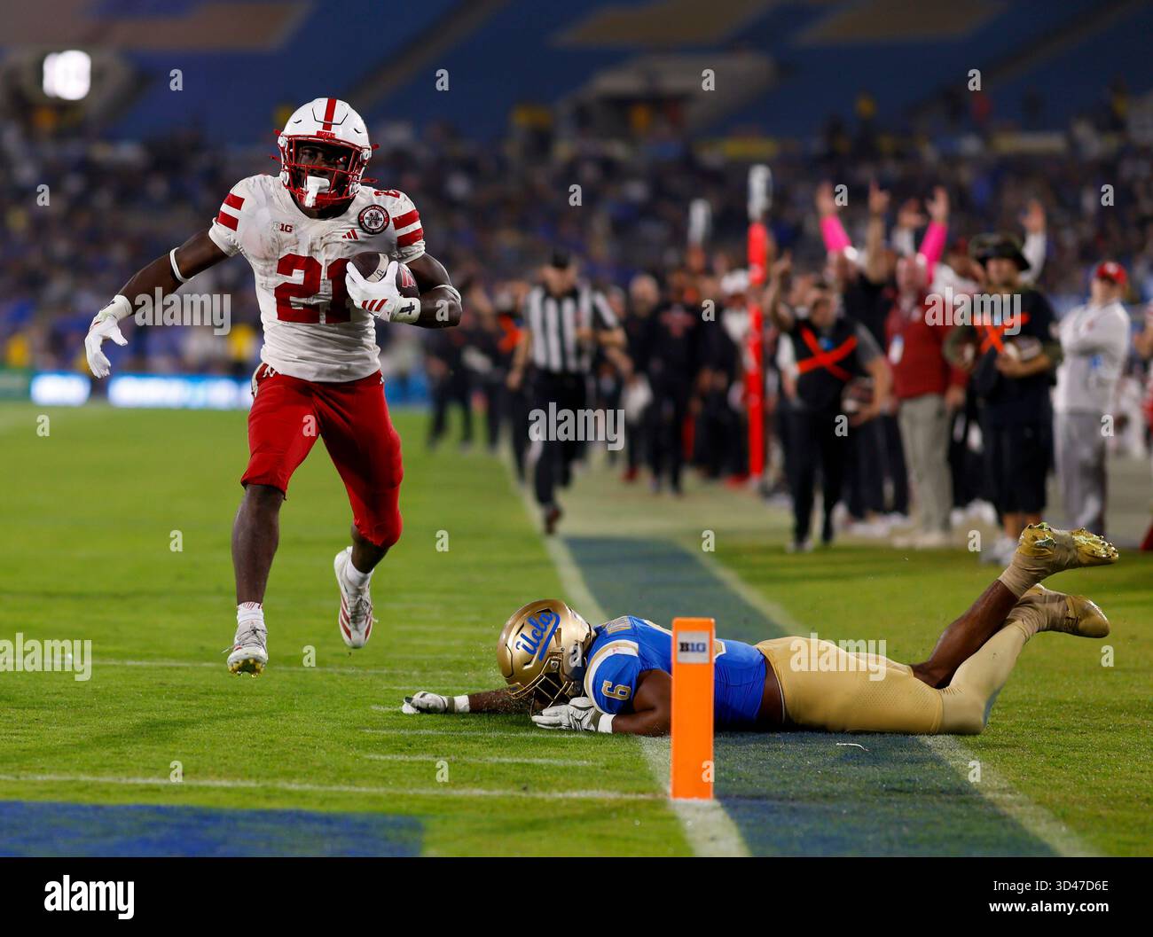 November 8, 2025 Nebraska Cornhuskers running back Emmett Johnson (21 ...