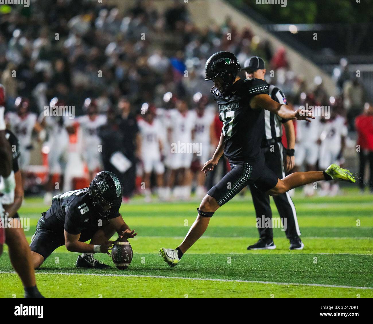 November 8, 2025: Hawaii Rainbow Warriors place kicker Kansei Matsuzawa ...