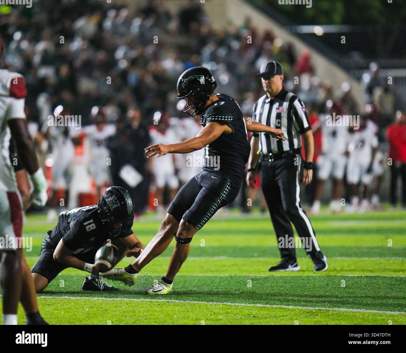 November 8, 2025: Hawaii Rainbow Warriors place kicker Kansei Matsuzawa ...