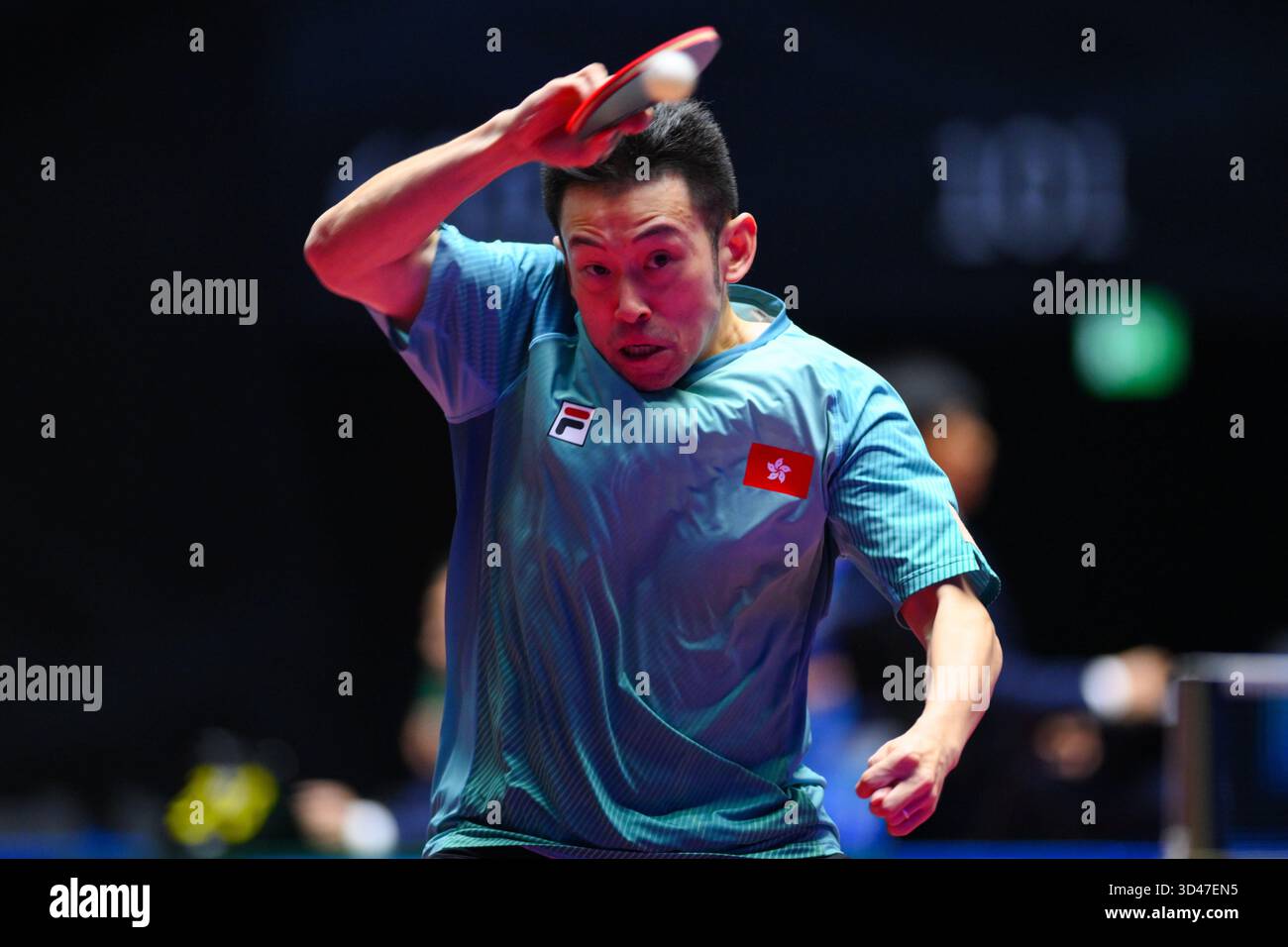 (251109) -- MACAO, Nov. 9, 2025 (Xinhua) -- Wong Chun Ting hits a ...