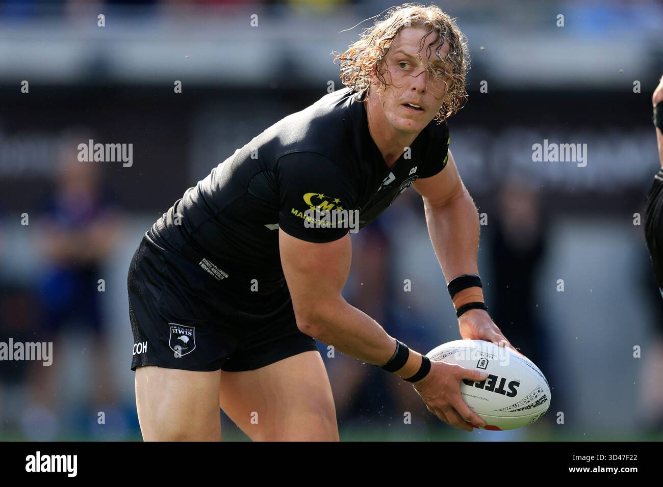 Phoenix Crossland of the Kiwis passes during the rugby league Pacific ...